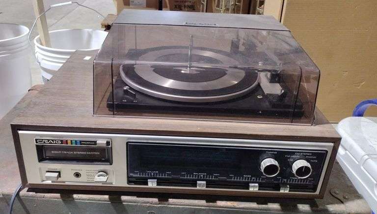 Craig Record player - Metzger Property Services LLC