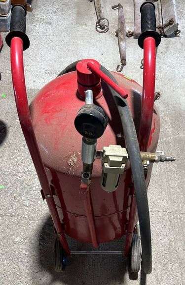 Central Pneumatic 110 lb. Abrasive Blaster with hose • 60-125 PSI Air ...