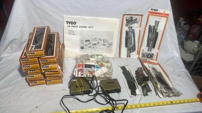 Tyco HO Train track, Tyco 55 piece Scenic City ,Tyco Train HO Electric ...