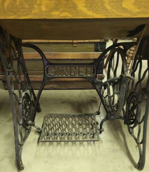 Wooden Singer Sewing Machine Desk, with Built In Singer Sewing Machine ...