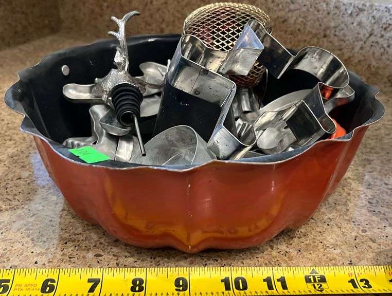 Cookie cutters, bundt pan, stag dispenser stopper - Metzger Property ...