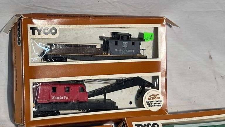 Tyco Shifter II Santa Fe Lighted 238C:1600 • Tyco “Diesel F9” “A” Unit ...