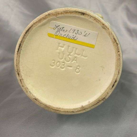 (2) USA Hull Art pitchers, USA Hull Art vase - Metzger Property ...