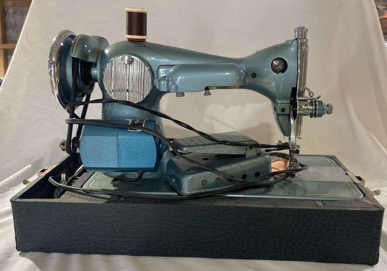 Precision sewing machine Electro-Grand De Luxe - Metzger Property ...