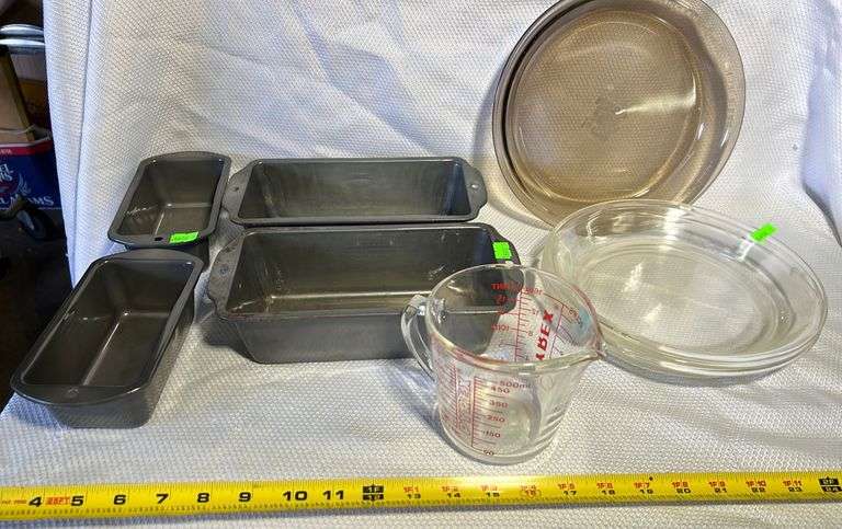 (4) Metal baking pans - (2) 5”x8”, (2) 3”x5.5”, (1) Pyrex pie pan 9 ...