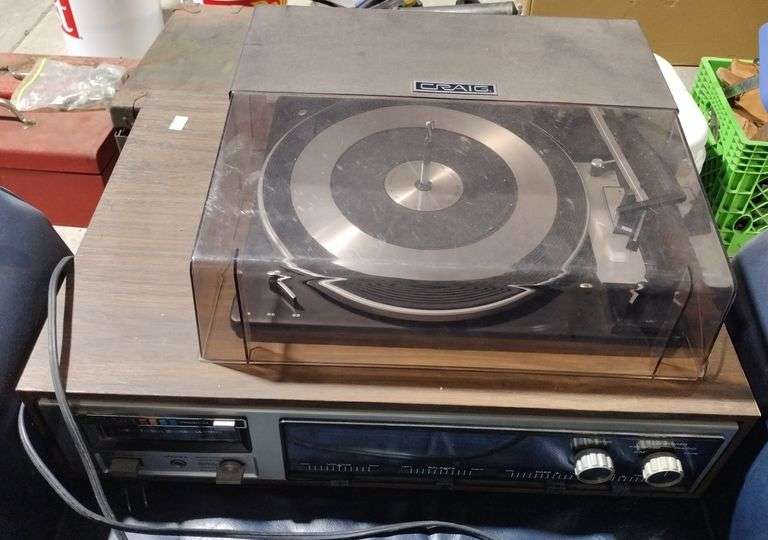 Craig Record player - Metzger Property Services LLC
