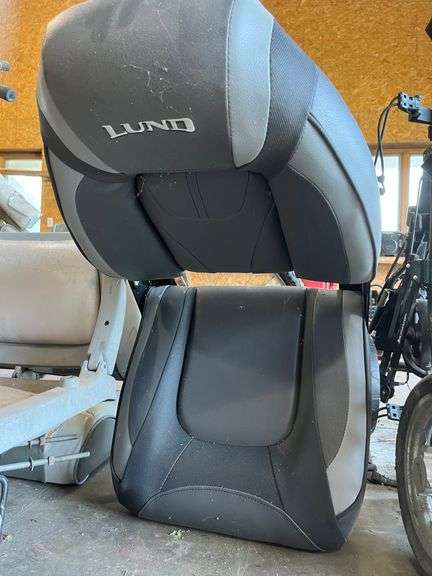 Lund swivel boat seat with bracket - Metzger Property Services LLC