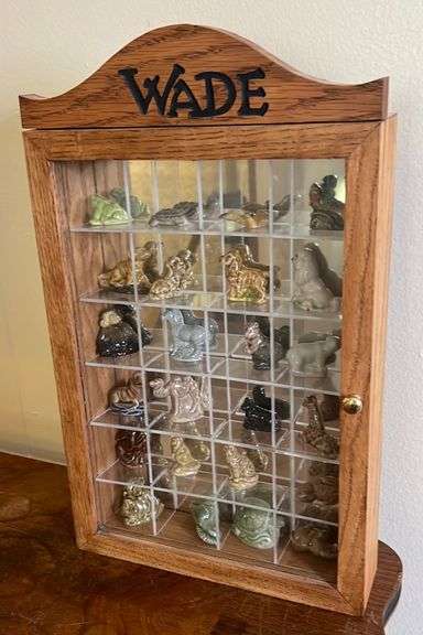 Wade Miniature Animal Whimsies in Wood Display Case 9.5”x15.5”x2.25 ...