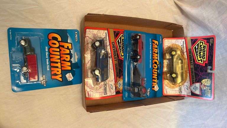 Ertl Farm Country Case IH Pickup with Tractor & Trailer - new in ...