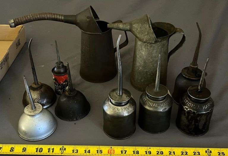 Oil can assortment, including two IH international harvester cans ...