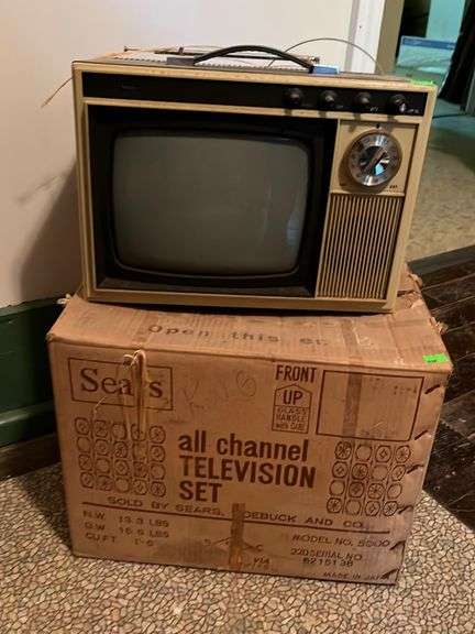 Sears 9" tv - Metzger Property Services LLC