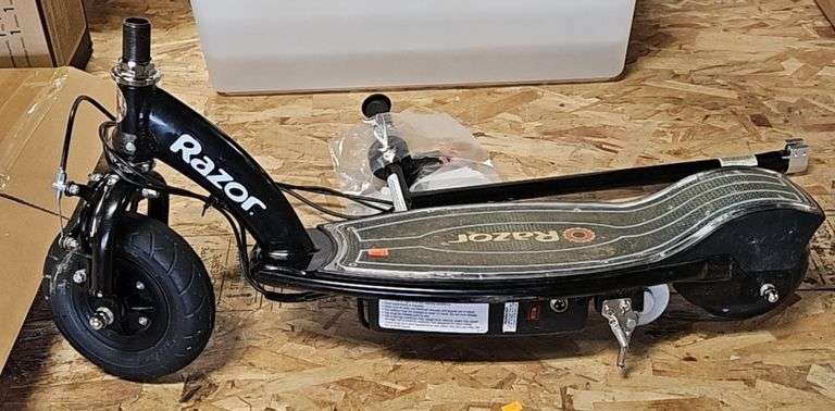 Razor E100 Kids Ride On 24V Motorized Powered Electric Kick Scooter Toy ...