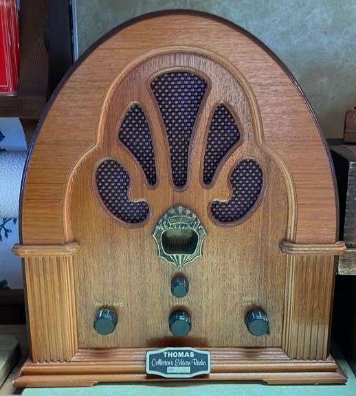 Thomas Collector’s Edition Radio 11.25”x12”x8” - Metzger Property ...