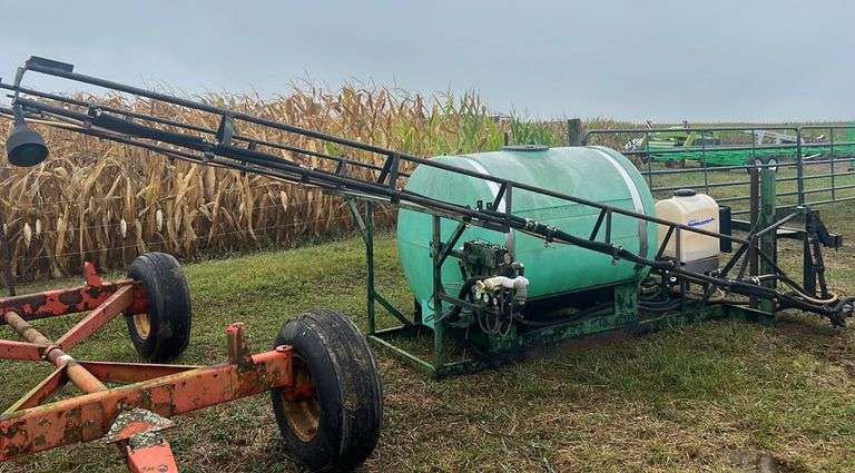 Agrochem Pickup Sprayer w/controller 500’gal. • 45’ booms • 5 HP Honda ...