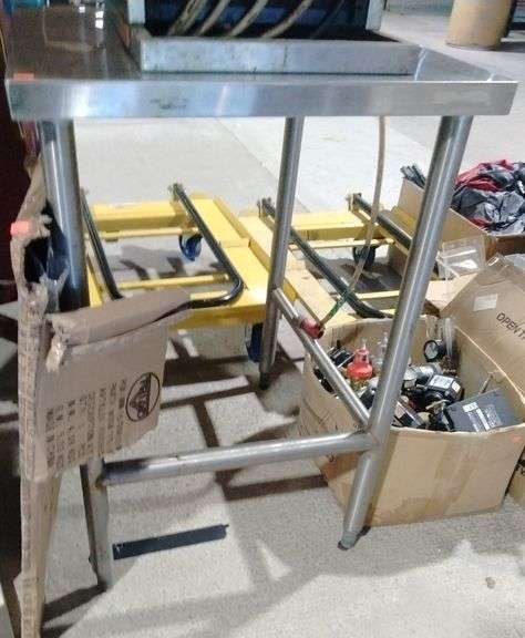 Stainless steel prep table 24x28x35 and Metal divider panel - Metzger ...