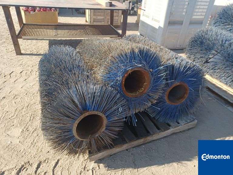 5ft Sweepers-Qty 3,1 Pallet - Michener Allen Auctioneering Ltd