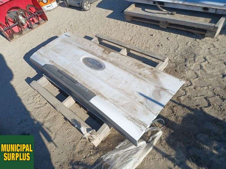 Ford Tailgate-1 Pallet - Michener Allen Auctioneering Ltd