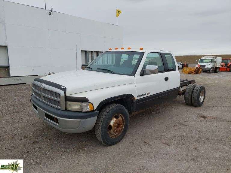 1996 Dodge Ram 3500 S/A Cab & Chassis - Michener Allen Auctioneering Ltd