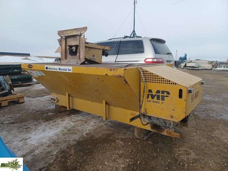 Approximately 7.5ft Sander Box-1 Pallet - Michener Allen Auctioneering Ltd