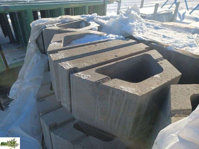 Cement Bricks-1 Pallet - Michener Allen Auctioneering Ltd