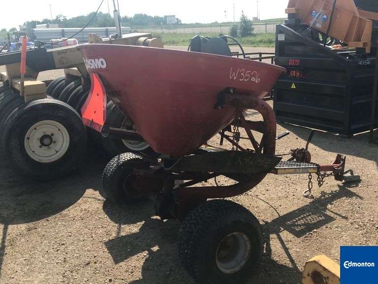 Cosmo PTB560 Pull Behind Spreader - Michener Allen Auctioneering Ltd