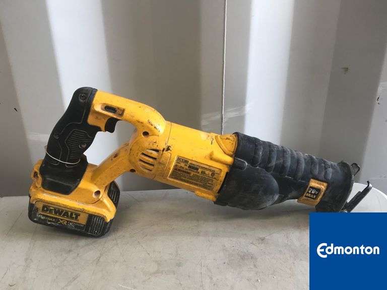 DeWalt DCS380 20V Reciprocating Saw - Michener Allen Auctioneering Ltd