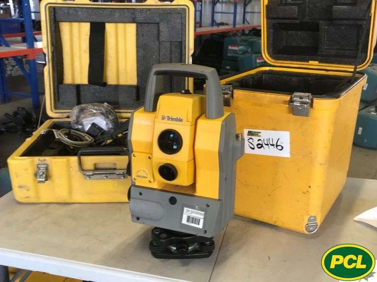 Trimble DR200 and TSCE-Qty 2 Boxes - Michener Allen Auctioneering Ltd