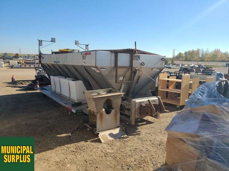 Monroe Spreader-1 Pallet - Michener Allen Auctioneering Ltd
