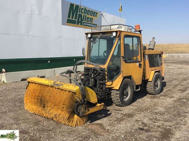 Trackless Vehicle MT5T 4x4 Sweeper - Michener Allen Auctioneering Ltd