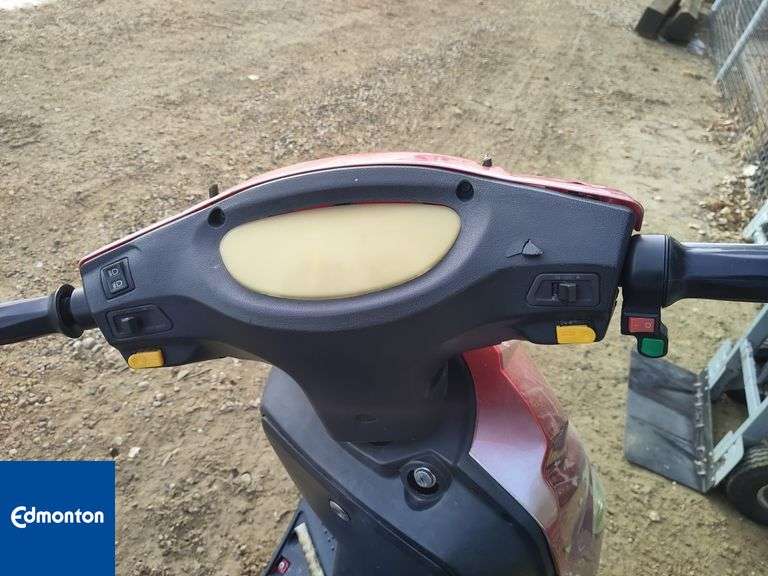 Geo Electric Scooter - Michener Allen Auctioneering Ltd