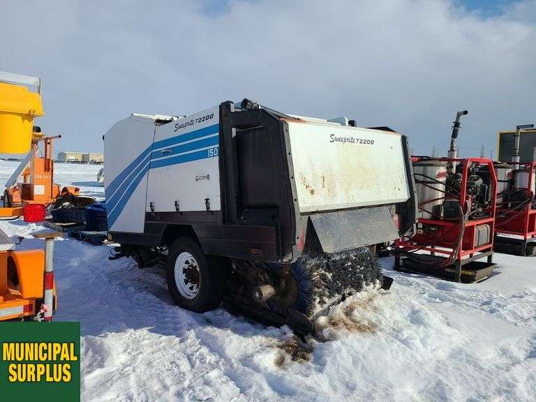 Sweep-rite T220 Pull Behind Sweeper - Michener Allen Auctioneering Ltd
