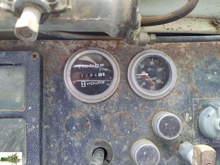 International 530 Payloader Wheel Loader - Michener Allen Auctioneering Ltd