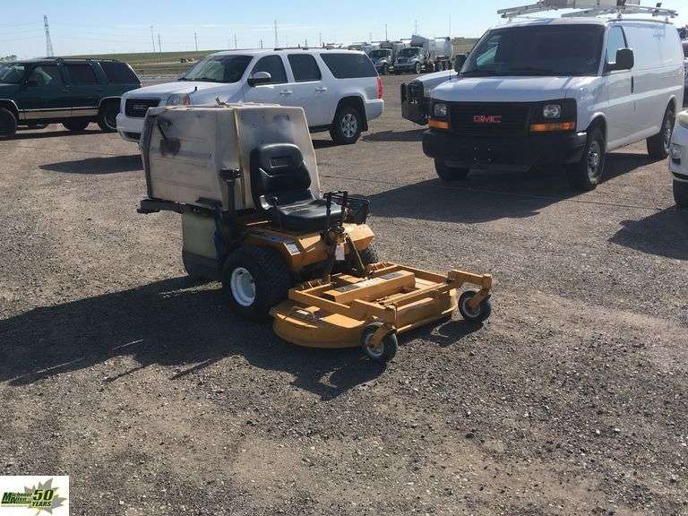 Walker MTGHS Mower - Michener Allen Auctioneering Ltd