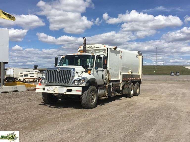 2008 International WorkStar 7400 T/A Refuse Truck - Michener Allen Auctioneering Ltd
