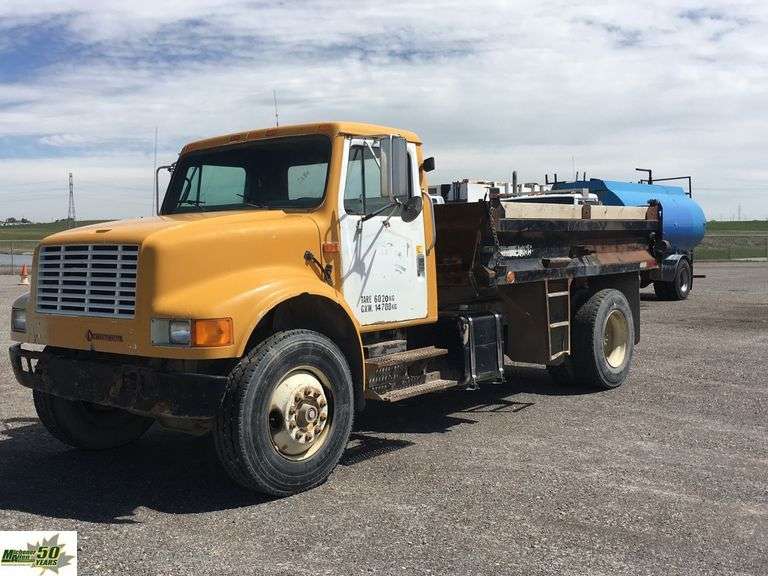 1990 International 4900 S/A Dump Truck - Michener Allen Auctioneering Ltd