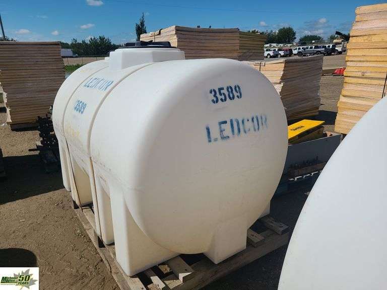 500 Gal Plastic Tank-1 Pallet - Michener Allen Auctioneering Ltd