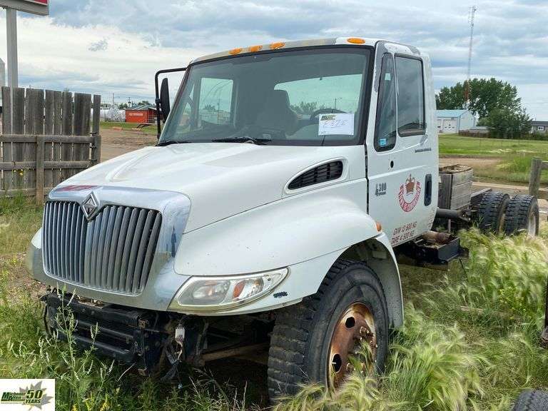 International 4300 DT466 Non-Operable 2002 International DuraStar 4300 ...