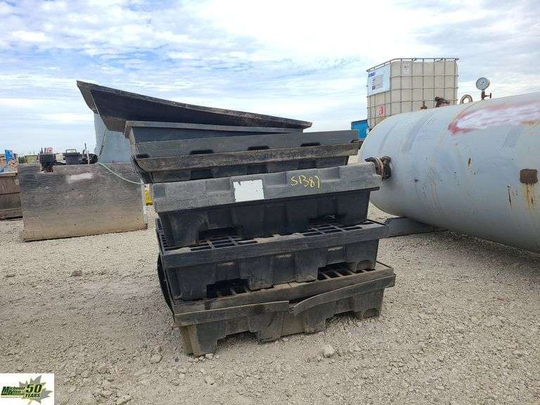Plastic Pallets and Collection Pans-1 Pallet - Michener Allen ...