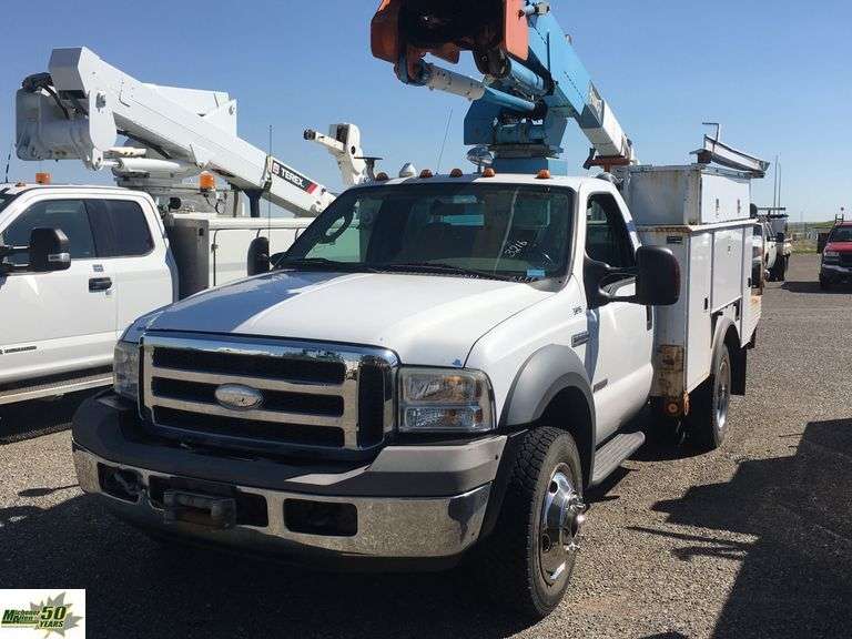 2005 Ford F-550 Super Duty S/A Bucket Truck - Michener Allen Auctioneering Ltd