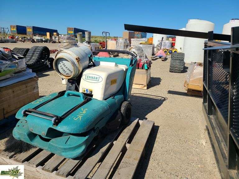Tennat Floor Scrubber-1 Pallet - Michener Allen Auctioneering Ltd
