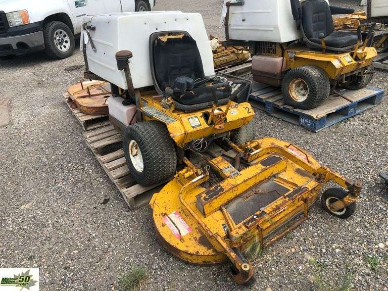 Non-Operable Walker Mower Mower - Michener Allen Auctioneering Ltd