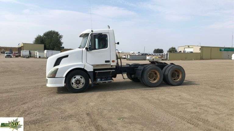 2006 Volvo VNL T/A Day Cab Tractor - Michener Allen Auctioneering Ltd