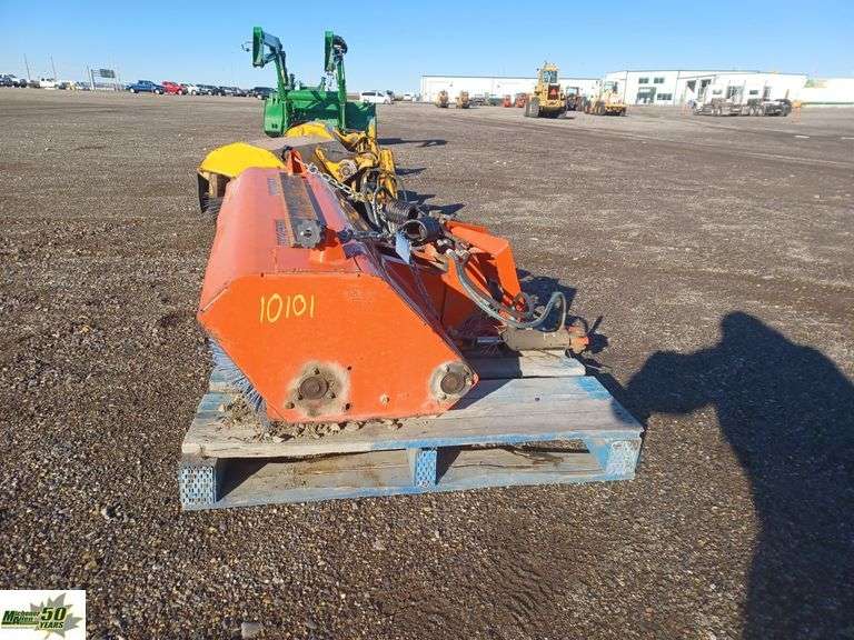 Broom Kubota BX2537A - Michener Allen Auctioneering Ltd
