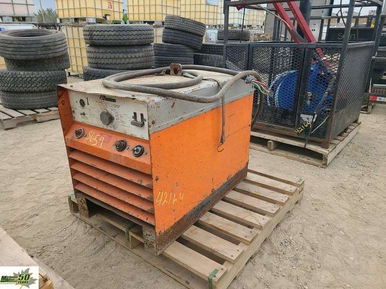 Acklands Welder-1 Pallet - Michener Allen Auctioneering Ltd