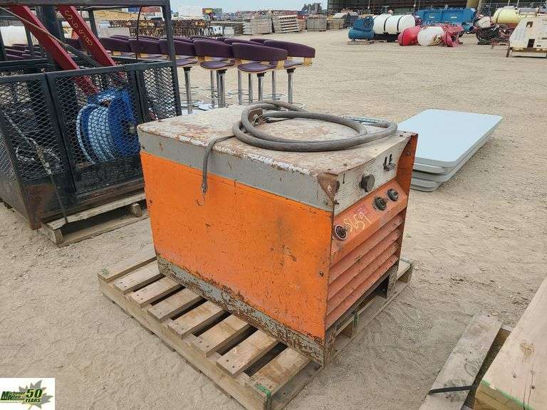 Acklands Welder-1 Pallet - Michener Allen Auctioneering Ltd
