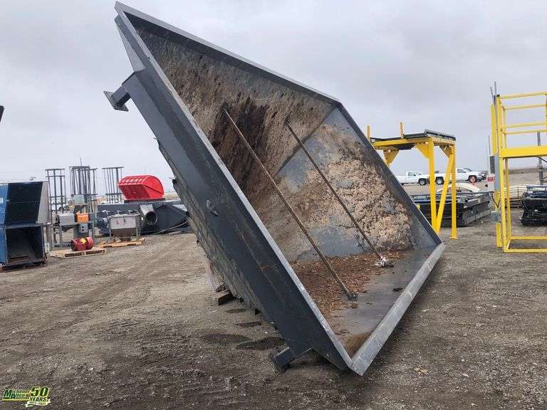 Giant Hopper - Michener Allen Auctioneering Ltd