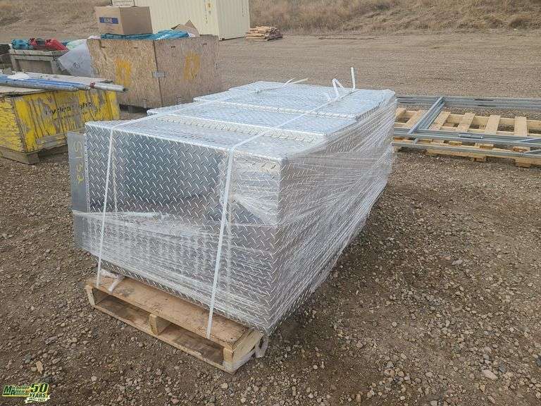 Aluminum Totes-1 Pallet - Michener Allen Auctioneering Ltd