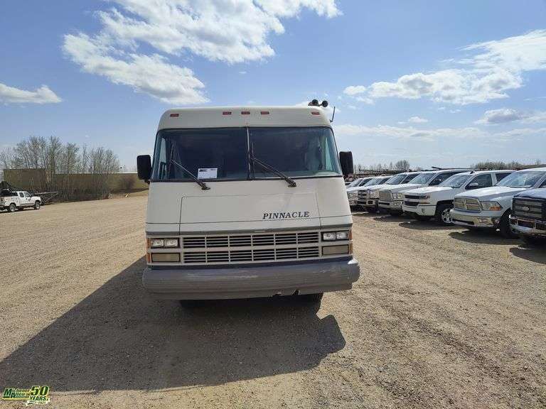 1992 Chevrolet P30 Motorhome Chassis Pinnacle Class A . KM - Michener ...
