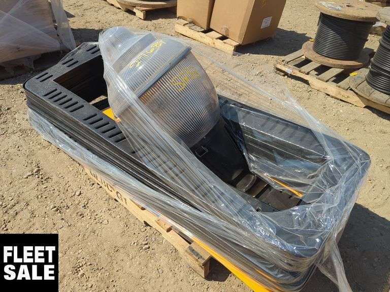 Decorative walkway luminaire/ backboard for traffic fixtures - Michener ...