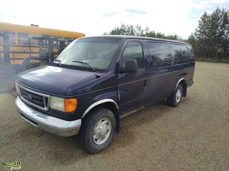 Non-Operable 2005 Ford E-Series E-350 SD XLT 3dr Extended Passenger Van ...